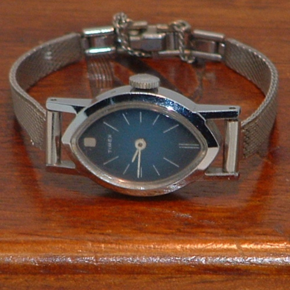 Vintage Women’s Timex Hand Wind Dress Watch - Gem
